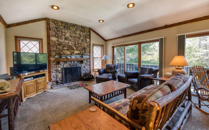 Lovely And Comfortable Condominium Blocks To Main - Lake Placid, NY