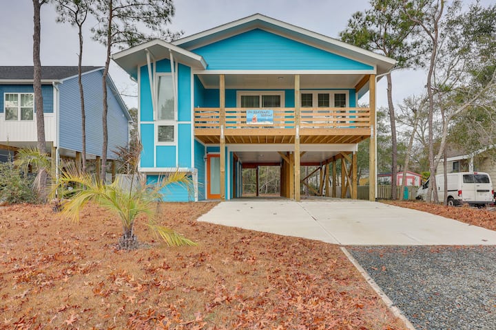 Oak Island Fall Getaway: Coastal Home & Deck - Oak Island, NC