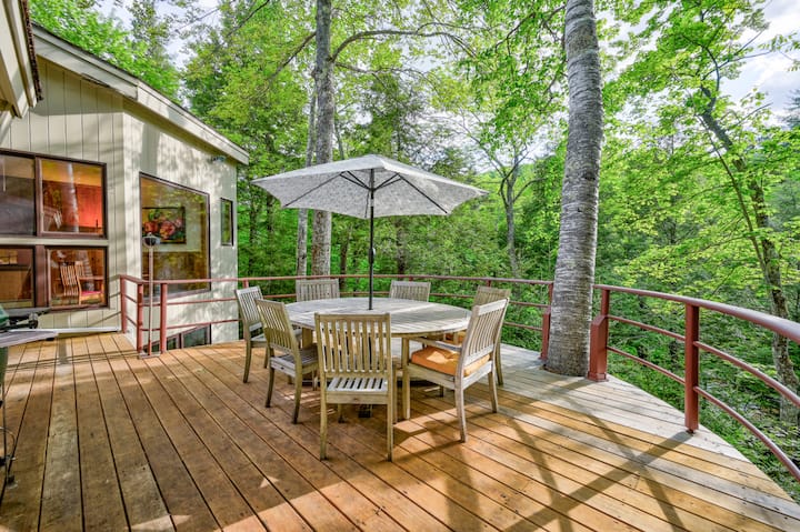 Steps To The Ellis River: Luxe, Hot Tub, Game Room - Jackson, NH