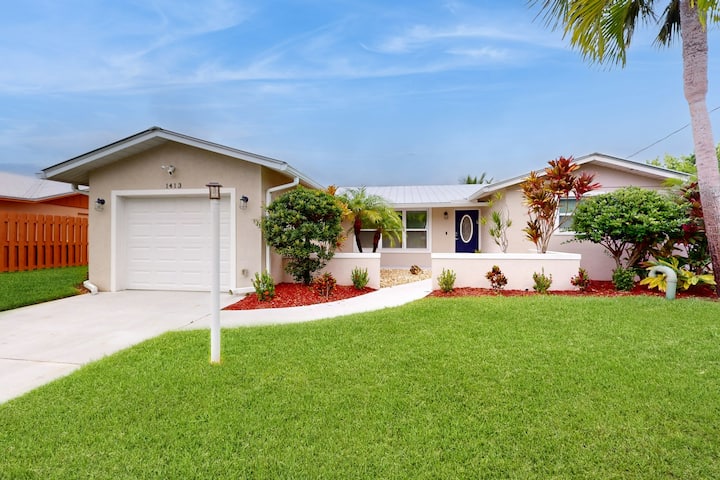 2br Waterfront With Dock/boat Lift, Hot Tub, Patio - Stuart, FL