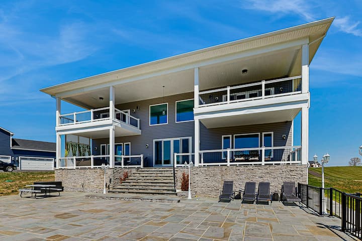 6br Lakeside Villa With Amazing Views & Dock - Lake Anna, VA