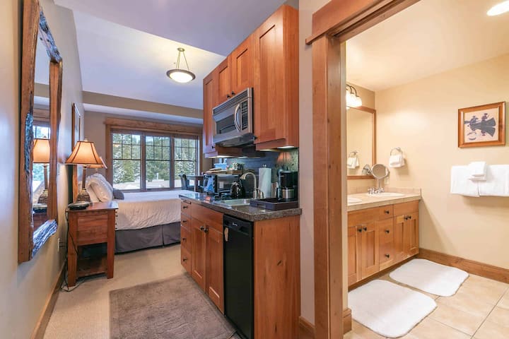 Catamount Lodge 401a - Junior Studio - North Lake Tahoe, CA