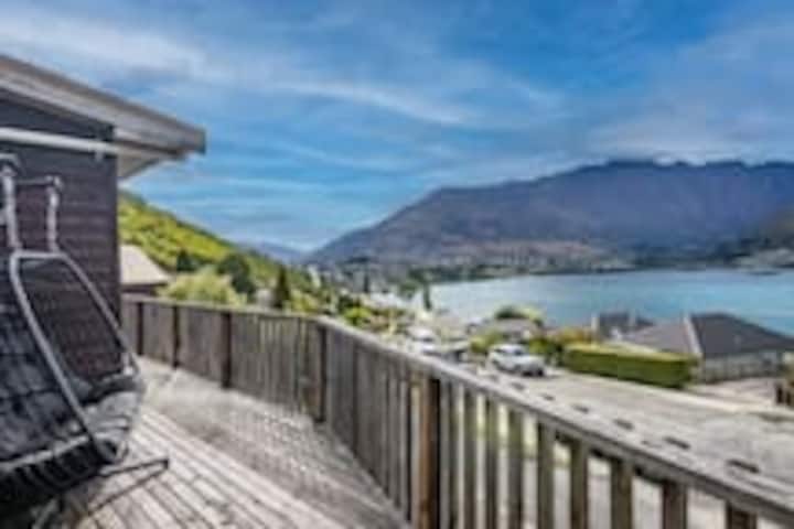 Timeless Majestic Kiwi Bach | Beautiful Lake Views - Lake Hayes