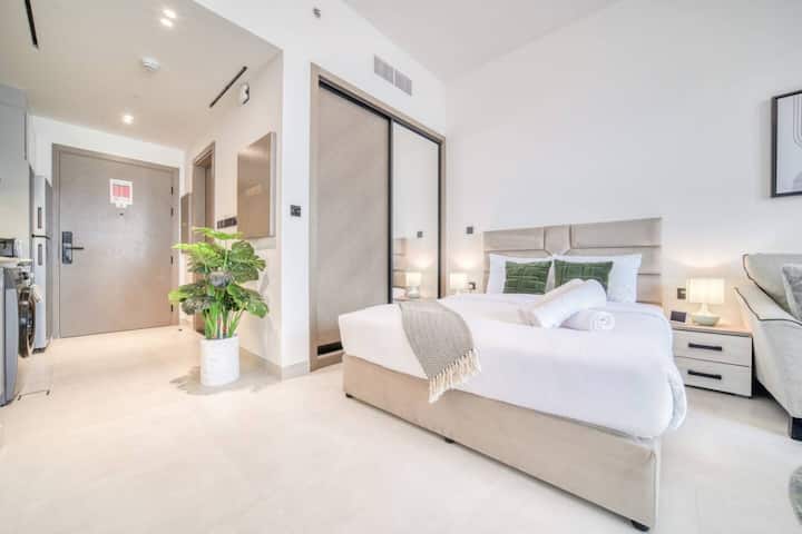 Bright Studio W/pool & Gym | 10 Min To Burj - Dubai