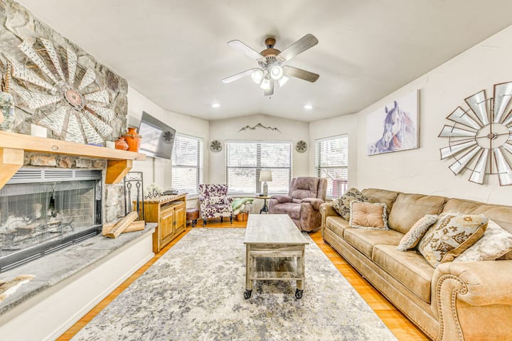 Ruidoso Cabin Rental W/ Hot Tub: Near Midtown! - Ruidoso, NM