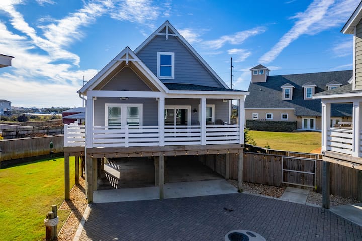 Oak Island Cottage: Dog Friendly, Hot Tub - Nags Head, NC