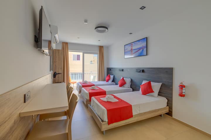 Red 9: Studio Apartment In St. Julian's - Malta