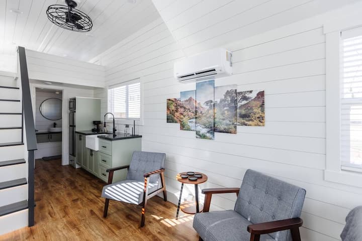Zion Tiny Home • Hot Tub + Red Rock Views - Utah