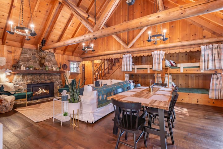Bearfoot Bungalow In Lower Tahoe Park! - Tahoe City, CA