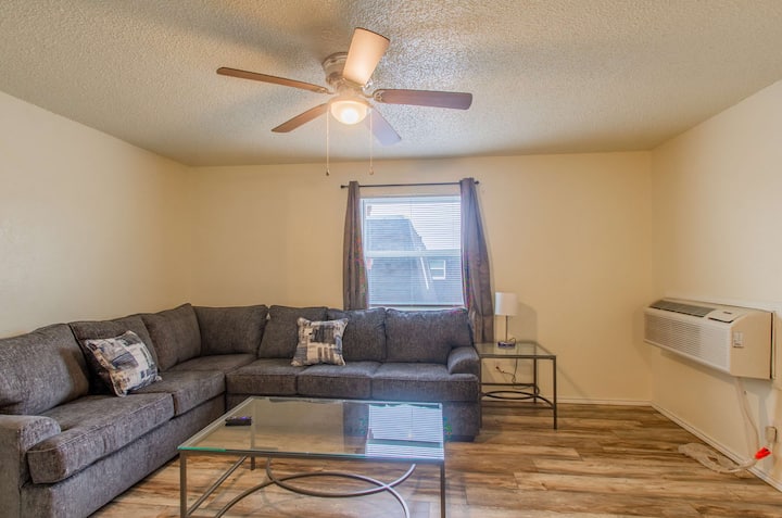 A Bedroom In Close Proximity To Fort Sill! - Lawton, OK