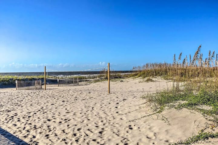 Coastal Haven: Stylish Oceanfront Getaway - 힐턴 헤드 아일랜드