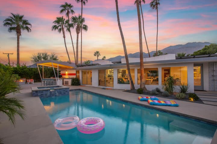 Upscale, Spacious Mid-century 4 Bed/4 Bath Home - Palm Springs, CA