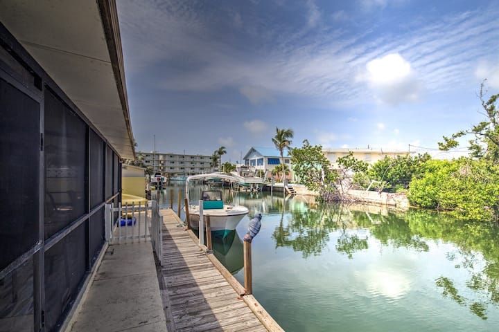 Waterfront Hideaway~ Canal Front Home, 24' Dock - Florida Keys