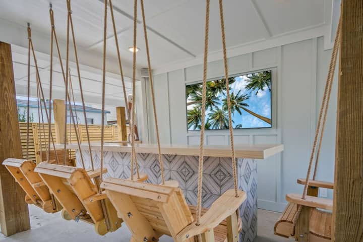 Swing Bar I Walk 2 Beach+private Golf Cart Option - Port Aransas, TX