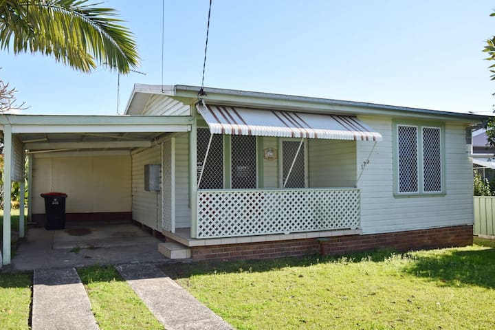 Sea Salt Cottage - - South West Rocks