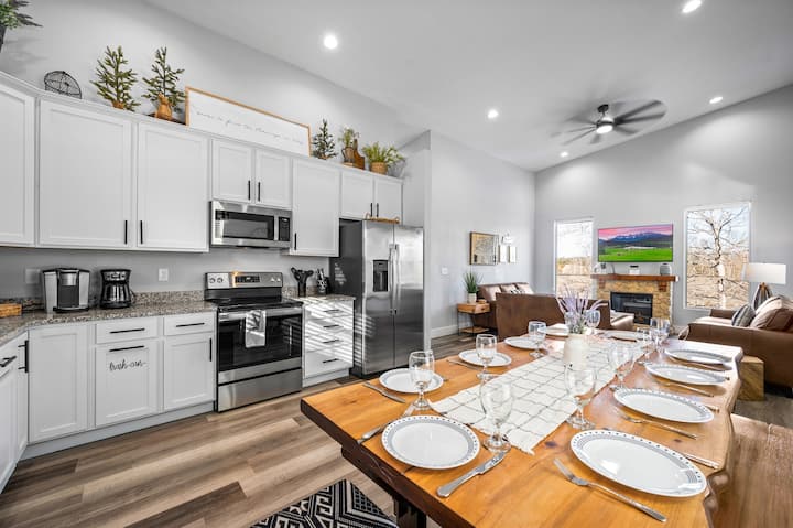 Sanctuary Shores~game Rm~hot Tub~firepit~boat Slip - Douglas Lake, TN