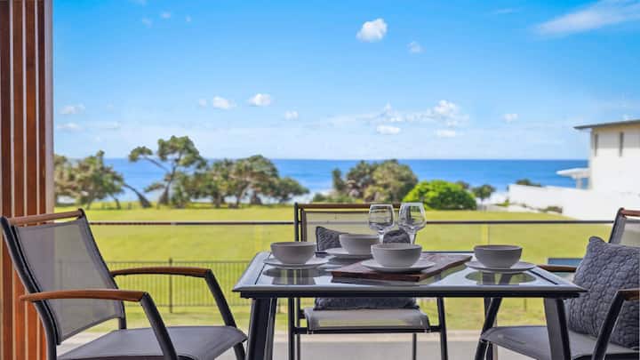 Oceanfront View - Pizza Oven, Pool, Beach Location - Coffs Harbour