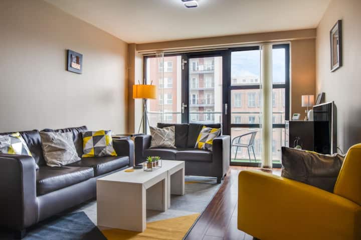 Free Parking - Bright & Spacious 2br - City Centre - Belfast