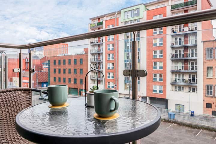Free Parking - Bright & Spacious 2br - City Centre - Belfast