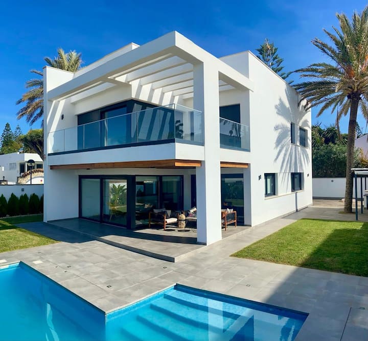 Casa Del Mar-luxury Villa A Stone Throw From The B - Conil de la Frontera