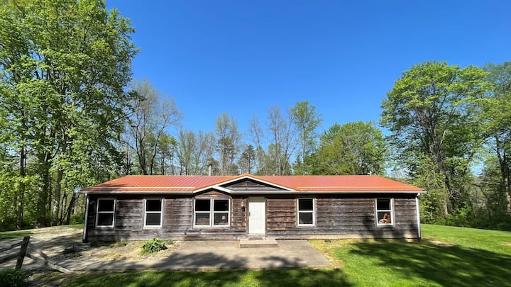Whitetail Run Cottage At Acorn Acres Cabins - Logan, OH