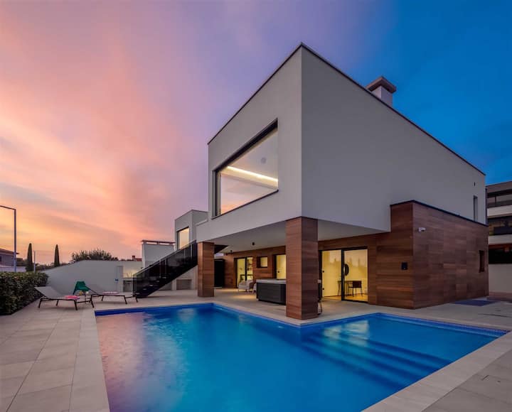 Villa 6bd Avec Piscine, Jacuzzi, Sauna - Bale