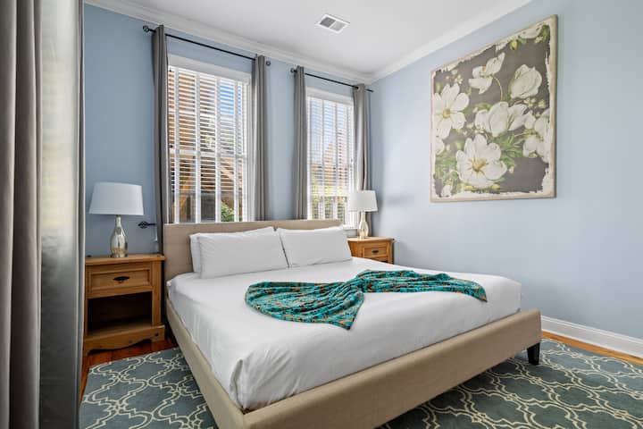 Downtown | Grill | Sleeps 8 | Steps From King St - Charleston, SC