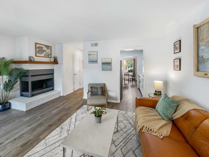 Hot Tub Putting Green In The Heart Of Mt. Pleasant - 마운트 플레즌트