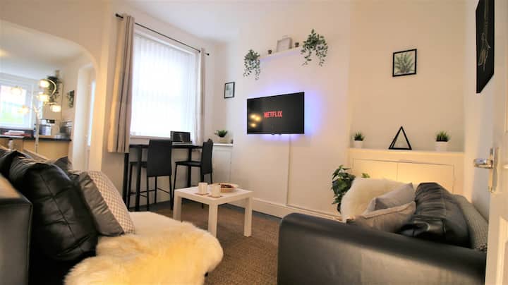 Fibre Wifi. Hotel Linen. City-30min - Cardiff