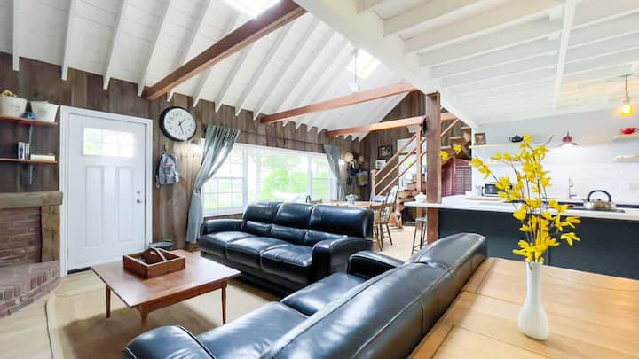 Beutt's Beach House - Private Lake Access - Bayfield