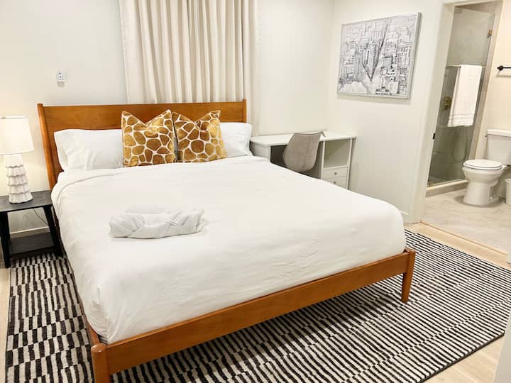King Bed Private Home In Safe Neighborhood - Fullerton, CA