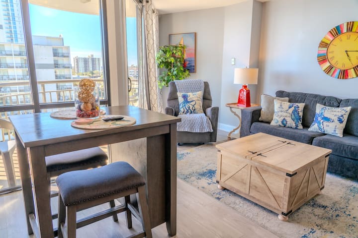 Ocean View King Suite Meridian 705 - Myrtle Beach, SC