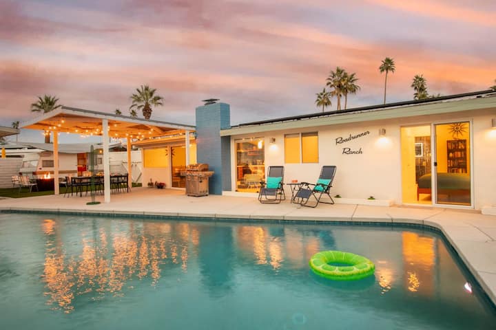 Renovated Mid-century Home W/pool & Vintage Camper - Palm Desert, CA