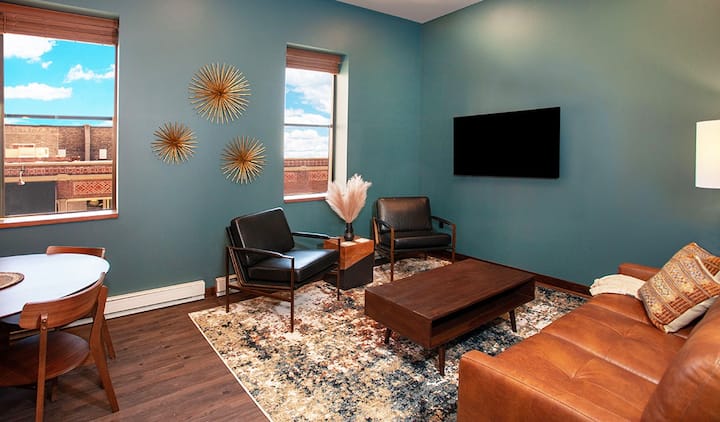 New! King Suites, Great Location, Sleeps Up To 4 - Duluth, MN