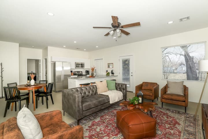 Dazzling West Side 3br 2ba - Coffee - Smrttv Wifi - Wichita