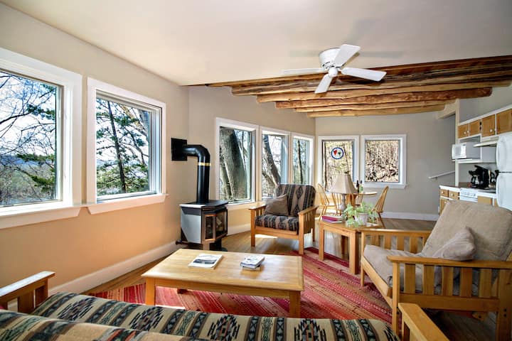 Hawks View's Cooper’s Hawk Cottage - Merrick State Park, Fountain City