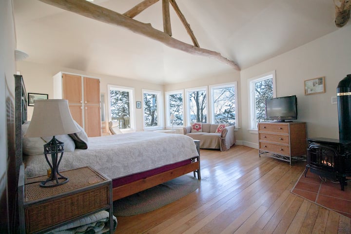 Hawks View's Red Tail Hawk Cottage - Merrick State Park, Fountain City