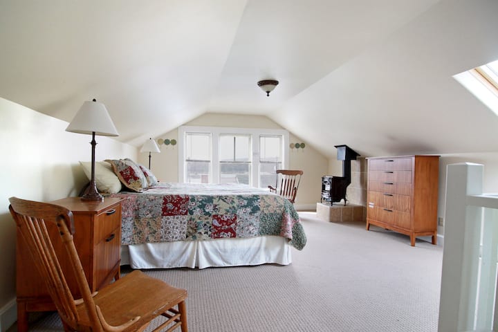 Hawks View's Marquette Suite - Winona, MN