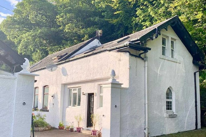 2 Bed Cottage Sleeps 2 - Parking, Pet Friendly - Isle of Bute