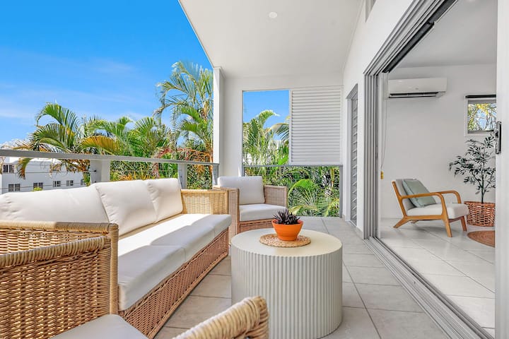 Retreat In The Heart Of Alex - 3br Sleeps 11, Pool - Alexandra Headland