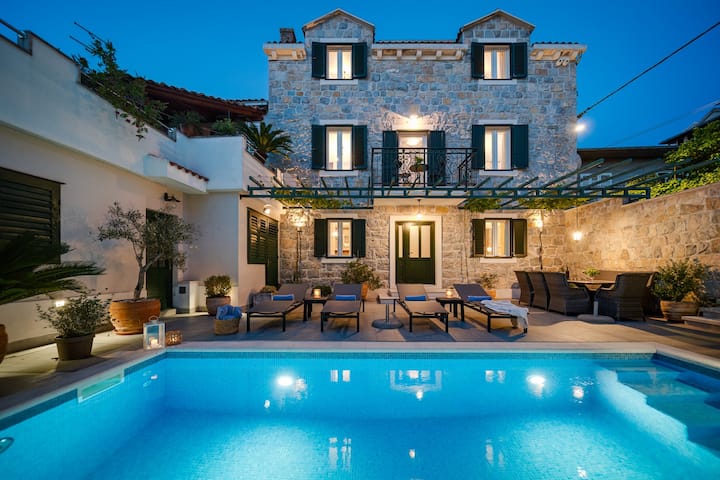 Villa Filipetti In Makarska Center, Heated Pool - Makarska