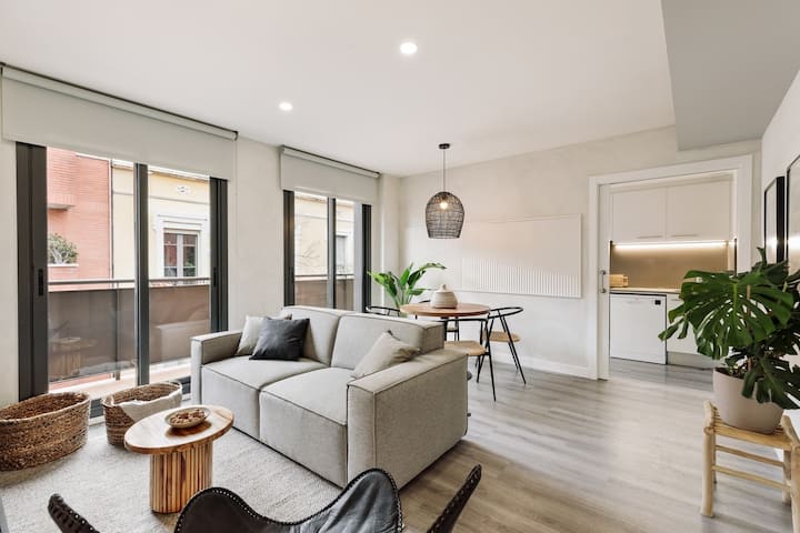 Falco - 2 Bedrooms With Shared Pool In Les Corts - Barcelona