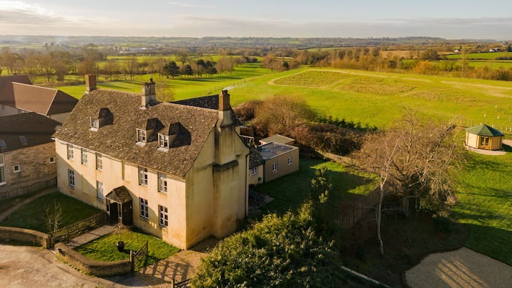Canons Court Lodge, Wotton-under-edge - Wiltshire