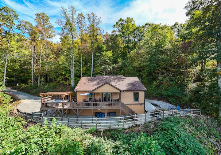 Grant & Garrett's Mountain Hideaway - Bryson City, NC