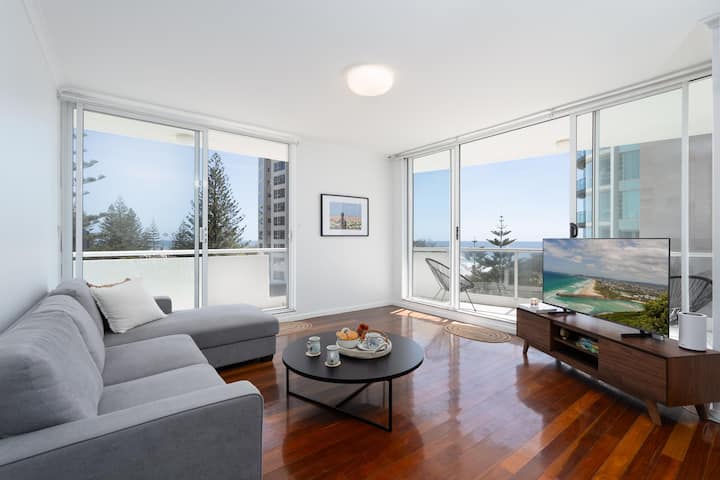 Ocean Views * 50m To Beach * Pool * Balcony * - Surfers Paradise