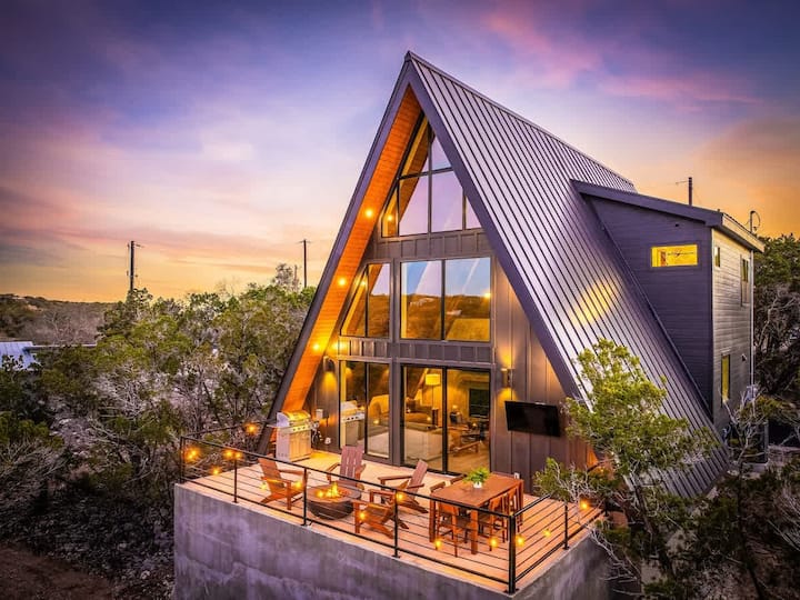 A+ Views | Fire Pit + Bbq | Fireplace | 500 Mbps - United States