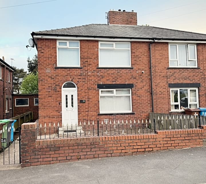 The Serene Stays Sleeps 6 With Garden - Oldham