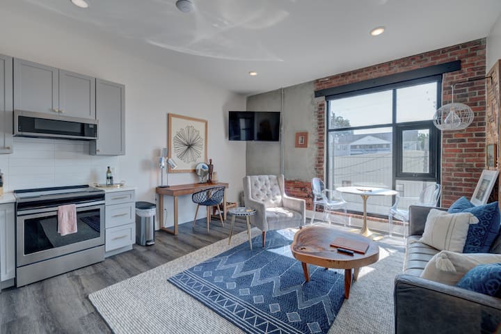 The Hive 204 Sweeter By Bluestar - Wilmington, NC