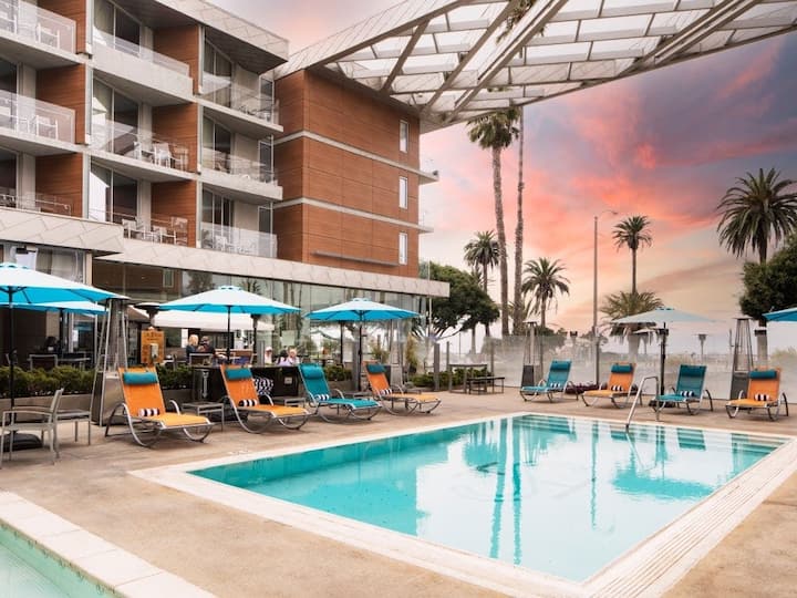 Chic And Sustainable Near The Pier - Santa Monica, CA