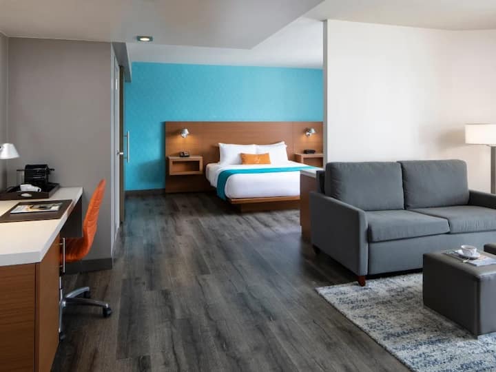 Chic And Sustainable Near The Pier - Santa Monica, CA